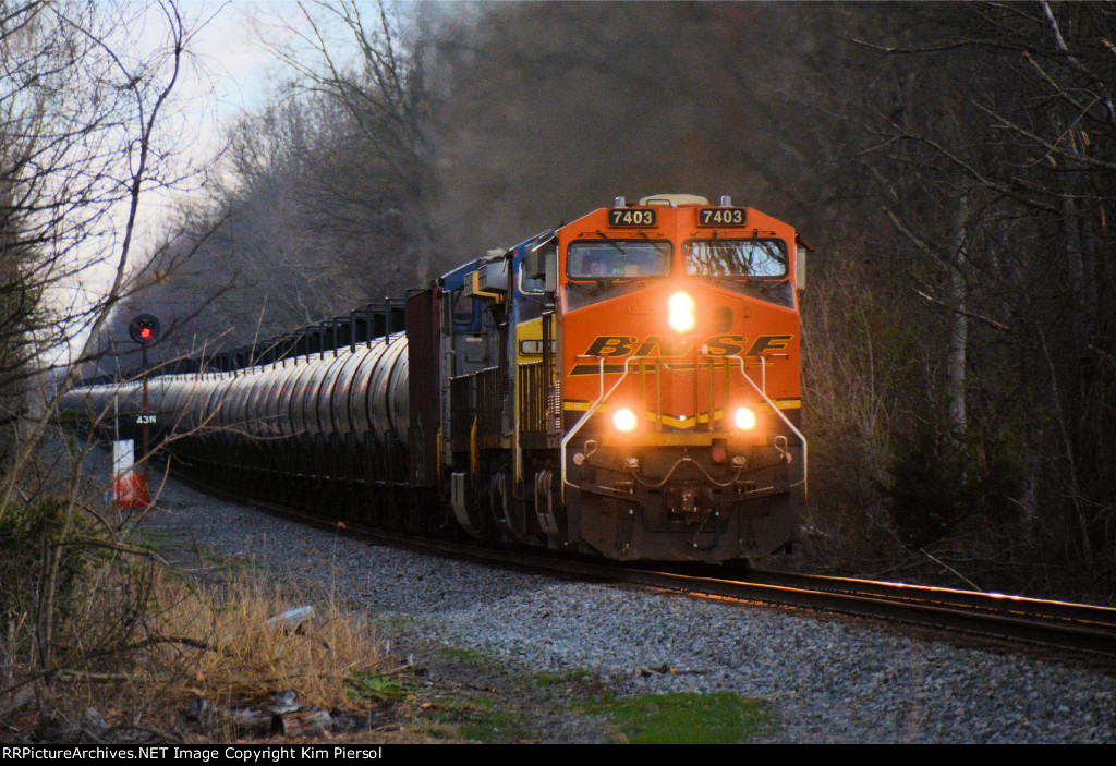 BNSF 7403 CSX Train K138 Crude Oil Loads